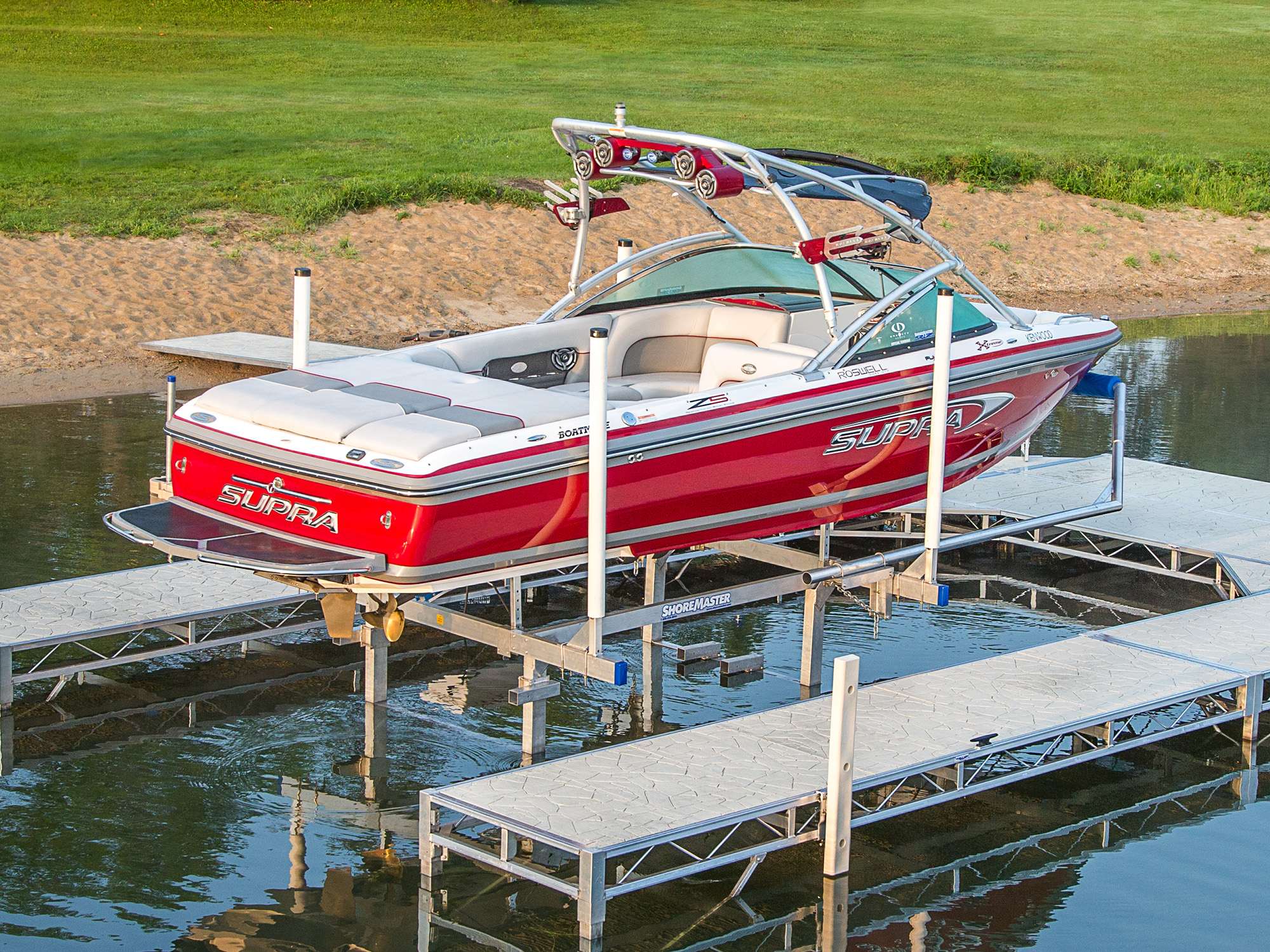 Benefits of Hydraulic Boat Lifts vs Mechanical Systems | ShoreMaster